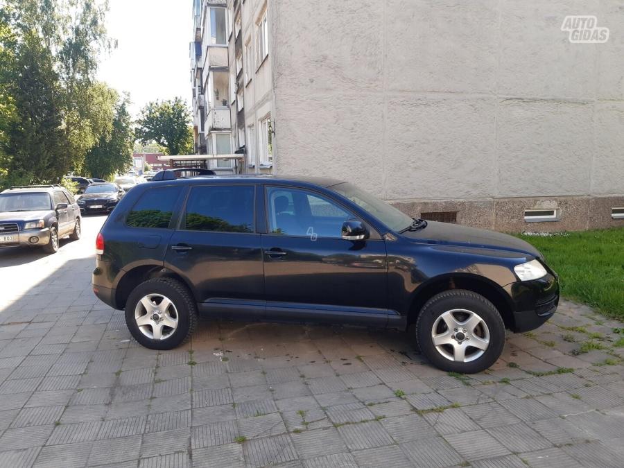 Melns Volkswagen Touareg 2005 Kauņa, ar dzinēja tilpumu 2.50 L un nobraukumu 200 tūkst. km par 2500 €, foto 9 vietnē AUTOMOTO.COM.LV