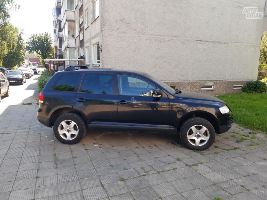 Melns Volkswagen Touareg 2005 Kauņa, ar dzinēja tilpumu 2.50 L un nobraukumu 200 tūkst. km par 2500 €, foto 10 vietnē AUTOMOTO.COM.LV