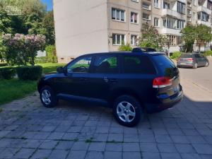 Melns Volkswagen Touareg 2005 Kauņa, ar dzinēja tilpumu 2.50 L un nobraukumu 200 tūkst. km par 2500 €, foto 15 vietnē AUTOMOTO.COM.LV