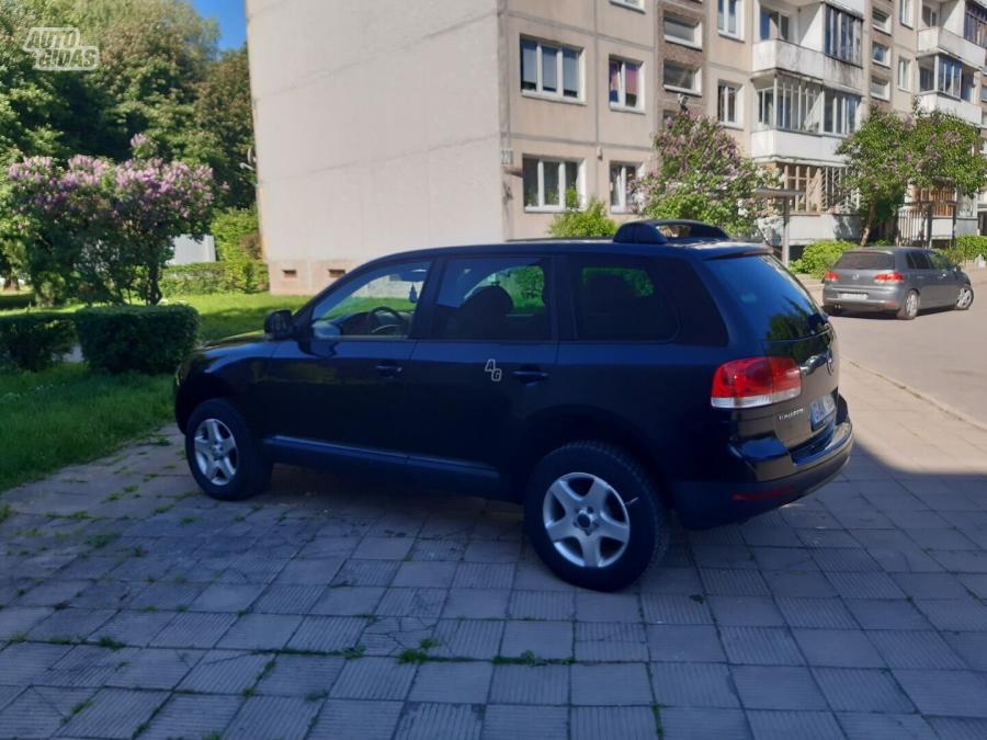 Melns Volkswagen Touareg 2005 Kauņa, ar dzinēja tilpumu 2.50 L un nobraukumu 200 tūkst. km par 2500 €, foto 15 vietnē AUTOMOTO.COM.LV