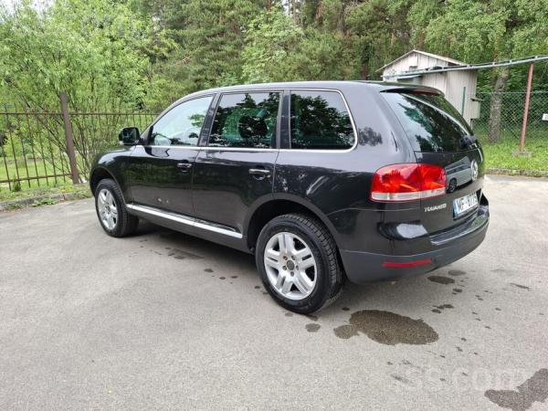 Melns Volkswagen Touareg 2005 Rīga, ar dzinēja tilpumu 3.00 L un nobraukumu 345 tūkst. km par 4200 €, foto 3 vietnē AUTOMOTO.COM.LV