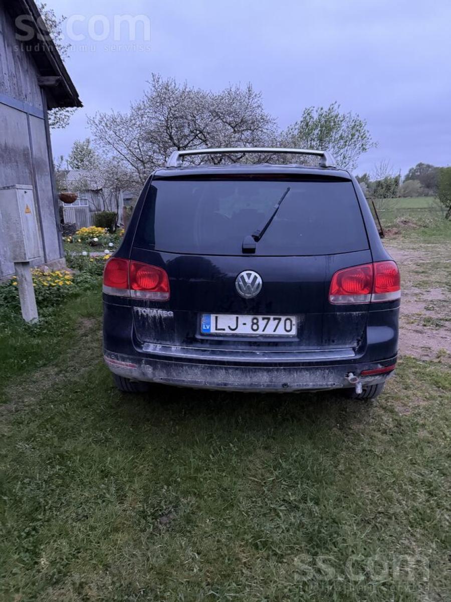 Black Volkswagen Touareg 2005 in Saldus, with an engine capacity of 2.50 L and mileage of 0 thousand km for 1400 €, photo 1 on AUTOMOTO.COM.LV