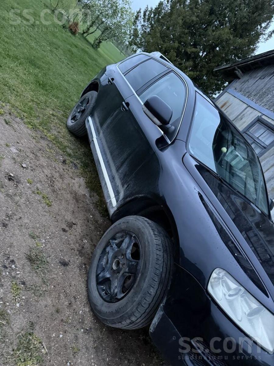 Black Volkswagen Touareg 2005 in Saldus, with an engine capacity of 2.50 L and mileage of 0 thousand km for 1400 €, photo 4 on AUTOMOTO.COM.LV