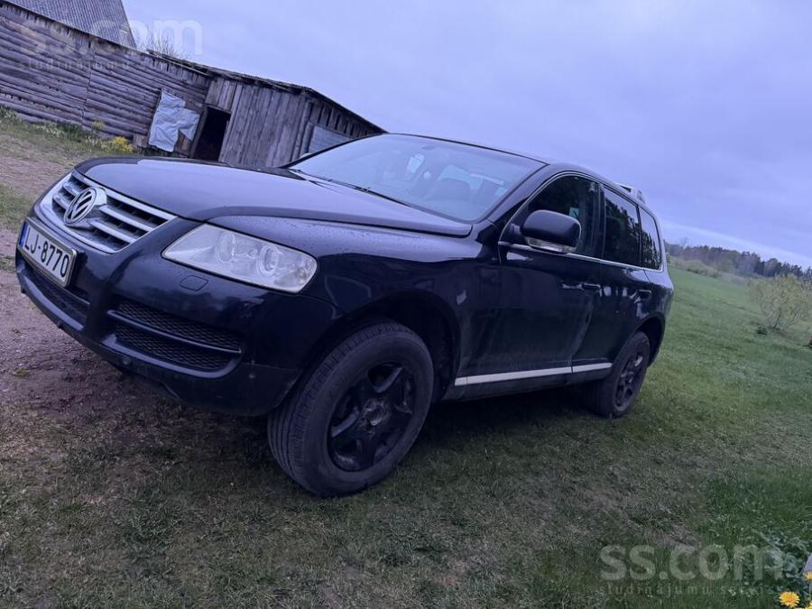 Black Volkswagen Touareg 2005 in Saldus, with an engine capacity of 2.50 L and mileage of 0 thousand km for 1400 €, photo 5 on AUTOMOTO.COM.LV
