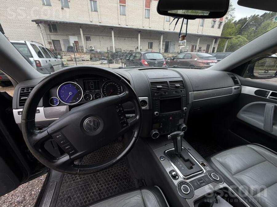 Черный Фольксваген Туарег 2005 в Вентспилс, объемом двигателя 3.20 л и пробегом 236 тыс. км за 5300 €, фото 11 на AUTOMOTO.COM.LV