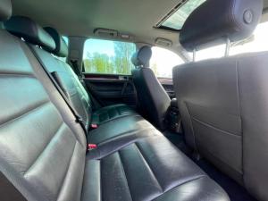 Melns Volkswagen Touareg 2005 Rīga, ar dzinēja tilpumu 3.00 L un nobraukumu 0 tūkst. km par 4900 €, foto 10 vietnē AUTOMOTO.COM.LV