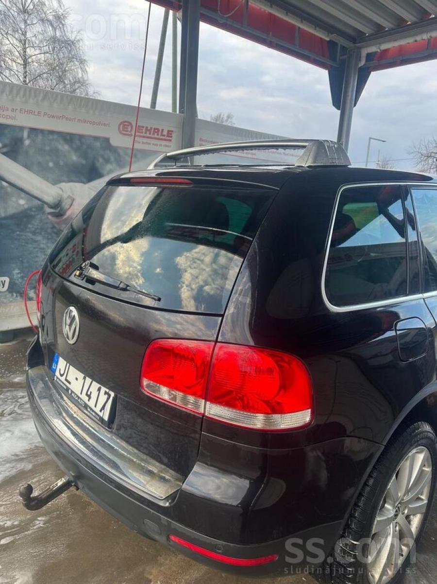 Melns Volkswagen Touareg 2005 Ogre, ar dzinēja tilpumu 3.00 L un nobraukumu 418 tūkst. km par 3000 €, foto 3 vietnē AUTOMOTO.COM.LV