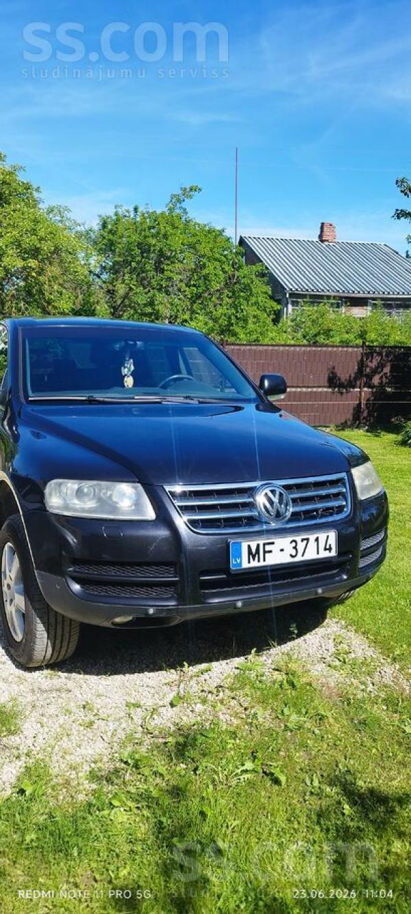 Black Volkswagen Touareg 2005 in Jelgava, with an engine capacity of 3.00 L and mileage of 323 thousand km for 3950 €, photo 1 on AUTOMOTO.COM.LV