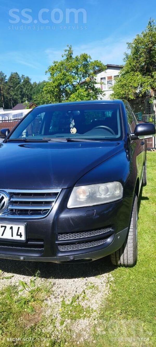 Black Volkswagen Touareg 2005 in Jelgava, with an engine capacity of 3.00 L and mileage of 323 thousand km for 3950 €, photo 3 on AUTOMOTO.COM.LV