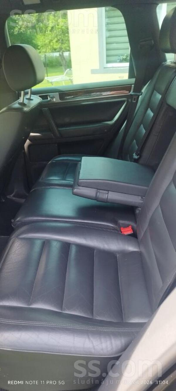Black Volkswagen Touareg 2005 in Jelgava, with an engine capacity of 3.00 L and mileage of 323 thousand km for 3950 €, photo 9 on AUTOMOTO.COM.LV