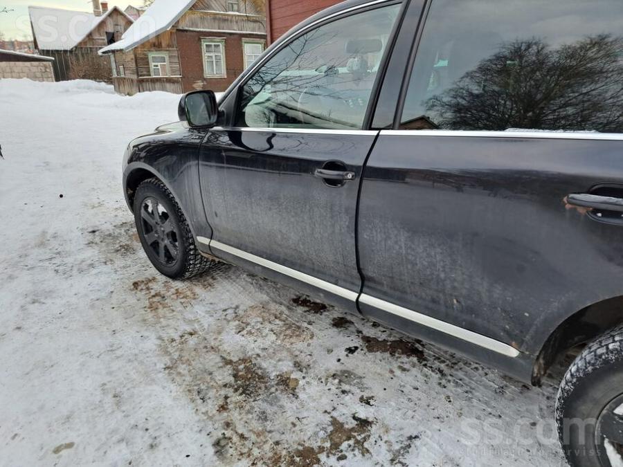 Melns Volkswagen Touareg 2005 Rēzekne, ar dzinēja tilpumu 3.00 L un nobraukumu 362 tūkst. km par 2100 €, foto 5 vietnē AUTOMOTO.COM.LV