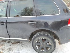 Melns Volkswagen Touareg 2005 Rēzekne, ar dzinēja tilpumu 3.00 L un nobraukumu 362 tūkst. km par 2100 €, foto 10 vietnē AUTOMOTO.COM.LV