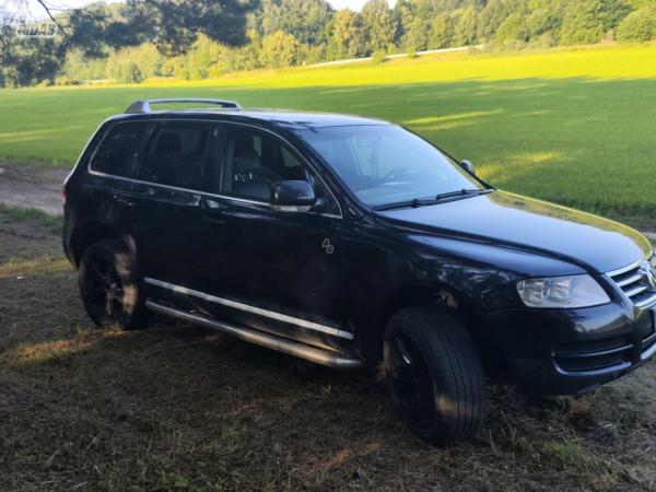 Melns Volkswagen Touareg 2005 Kretinga, ar dzinēja tilpumu 2.50 L un nobraukumu 350 tūkst. km par 2400 €, foto 3 vietnē AUTOMOTO.COM.LV