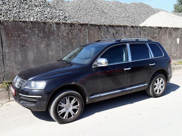 Black Volkswagen Touareg 2005 in Tallinn, with an engine capacity of 3.00 L and mileage of 316 thousand km for 1199 €, photo 9 on AUTOMOTO.COM.LV