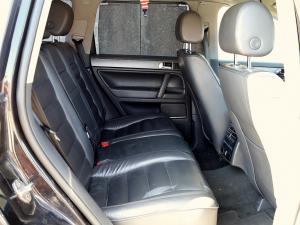 Melns Volkswagen Touareg 2005 Tallina, ar dzinēja tilpumu 3.00 L un nobraukumu 316 tūkst. km par 1199 €, foto 15 vietnē AUTOMOTO.COM.LV