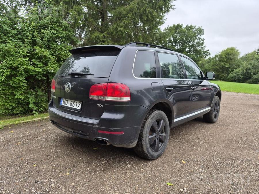 Melns Volkswagen Touareg 2005 Saldus, ar dzinēja tilpumu 3.00 L un nobraukumu 390 tūkst. km par 4500 €, foto 5 vietnē AUTOMOTO.COM.LV