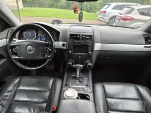 Melns Volkswagen Touareg 2005 Saldus, ar dzinēja tilpumu 3.00 L un nobraukumu 390 tūkst. km par 4500 €, foto 7 vietnē AUTOMOTO.COM.LV