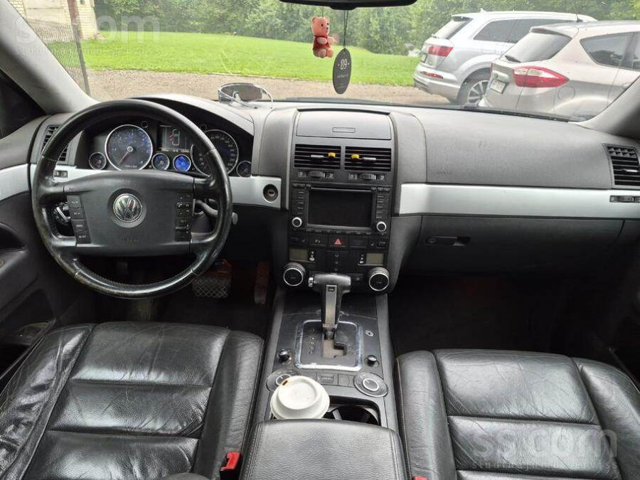 Melns Volkswagen Touareg 2005 Saldus, ar dzinēja tilpumu 3.00 L un nobraukumu 390 tūkst. km par 4500 €, foto 7 vietnē AUTOMOTO.COM.LV