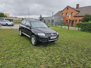 Melns Volkswagen Touareg 2005 Kauņa, ar dzinēja tilpumu 2.46 L un nobraukumu 247 tūkst. km par 2900 €, foto 3 vietnē AUTOMOTO.COM.LV