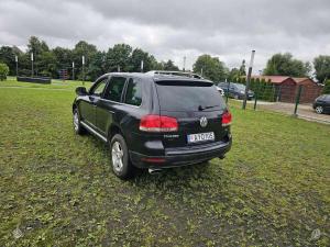 Melns Volkswagen Touareg 2005 Kauņa, ar dzinēja tilpumu 2.46 L un nobraukumu 247 tūkst. km par 2900 €, foto 4 vietnē AUTOMOTO.COM.LV