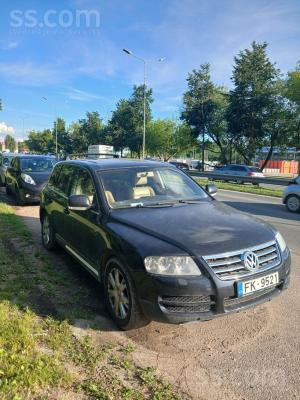Black Volkswagen Touareg 2005 in Riga, with an engine capacity of 2.50 L and mileage of 402 thousand km for 1100 €, photo 3 on AUTOMOTO.COM.LV