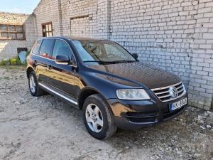 Melns Volkswagen Touareg 2005 Liepāja, ar dzinēja tilpumu 2.50 L un nobraukumu 289 tūkst. km par 2500 €, foto  vietnē AUTOMOTO.COM.LV