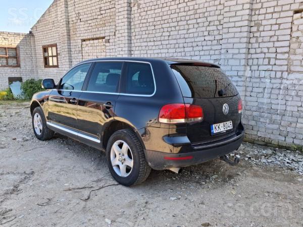 Melns Volkswagen Touareg 2005 Liepāja, ar dzinēja tilpumu 2.50 L un nobraukumu 289 tūkst. km par 2500 €, foto 4 vietnē AUTOMOTO.COM.LV
