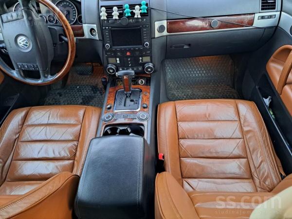 Black Volkswagen Touareg 2005 in Rezekne, with an engine capacity of 3.00 L and mileage of 362 thousand km for 1800 €, photo 2 on AUTOMOTO.COM.LV