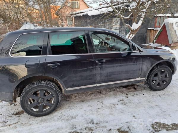 Black Volkswagen Touareg 2005 in Rezekne, with an engine capacity of 3.00 L and mileage of 362 thousand km for 1800 €, photo 6 on AUTOMOTO.COM.LV