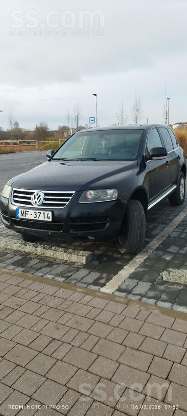 Black Volkswagen Touareg 2005 in Jelgava, with an engine capacity of 3.00 L and mileage of 321 thousand km for 3000 €, photo 1 on AUTOMOTO.COM.LV