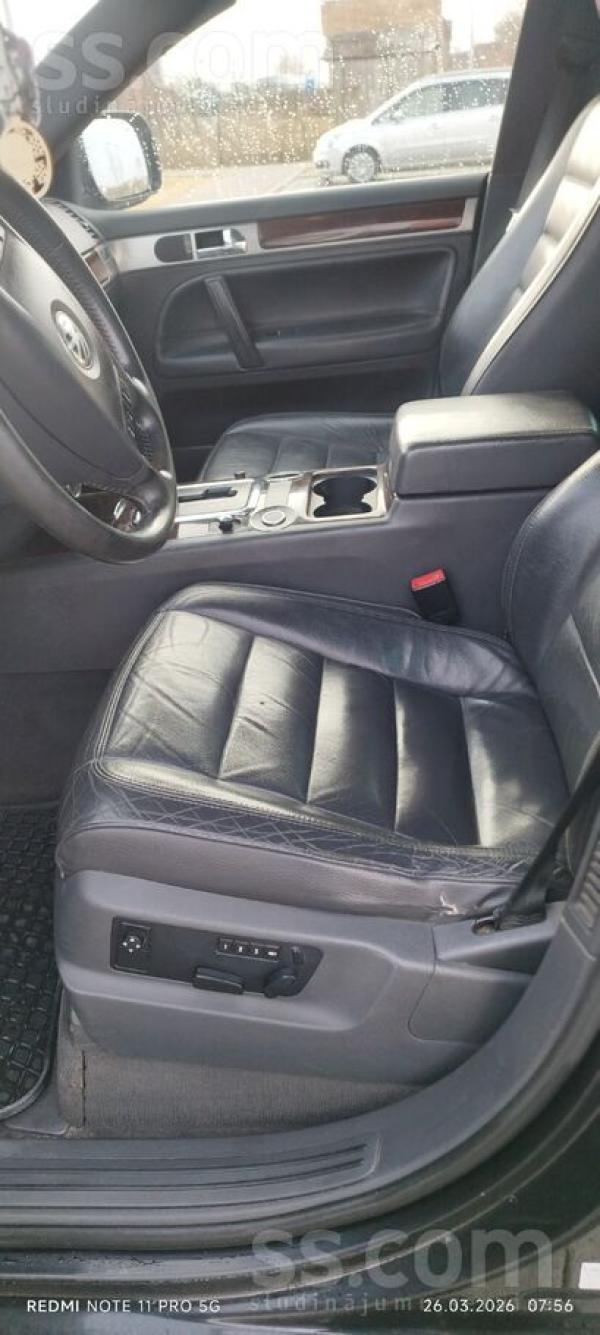 Black Volkswagen Touareg 2005 in Jelgava, with an engine capacity of 3.00 L and mileage of 321 thousand km for 3000 €, photo 6 on AUTOMOTO.COM.LV