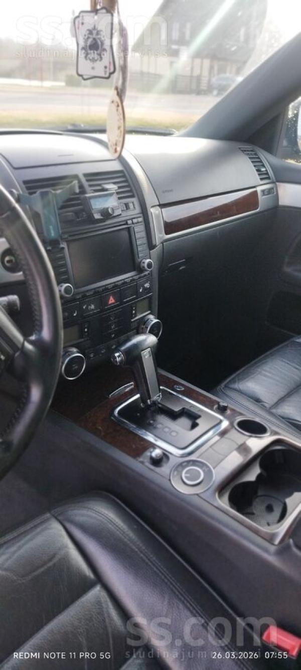 Black Volkswagen Touareg 2005 in Jelgava, with an engine capacity of 3.00 L and mileage of 321 thousand km for 3000 €, photo 9 on AUTOMOTO.COM.LV