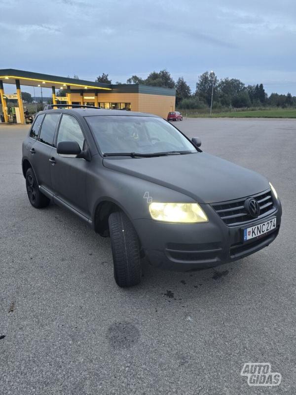 Volkswagen Touareg 2005 Viļņa vietnē Melns Volkswagen Touareg 2005 Viļņa, ar dzinēja tilpumu 3.00 L un nobraukumu 346 tūkst. km par 3000 €, foto 1 vietnē AUTOMOTO.COM.LV