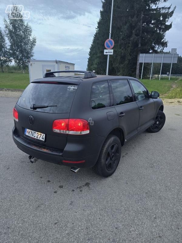 Volkswagen Touareg 2005 Viļņa vietnē Melns Volkswagen Touareg 2005 Viļņa, ar dzinēja tilpumu 3.00 L un nobraukumu 346 tūkst. km par 3000 €, foto 3 vietnē AUTOMOTO.COM.LV
