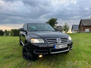 Black Volkswagen Touareg 2005 in Cesis, with an engine capacity of 2.50 L and mileage of 360 thousand km for 3200 €, photo  on AUTOMOTO.COM.LV