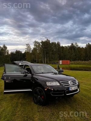 Black Volkswagen Touareg 2005 in Cesis, with an engine capacity of 2.50 L and mileage of 360 thousand km for 3200 €, photo 6 on AUTOMOTO.COM.LV