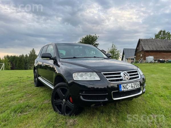 Black Volkswagen Touareg 2005 in Cesis, with an engine capacity of 2.50 L and mileage of 360 thousand km for 3200 €, photo 7 on AUTOMOTO.COM.LV