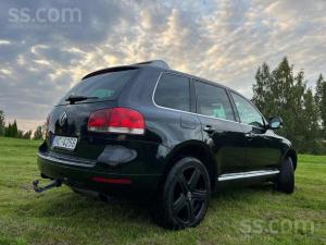 Black Volkswagen Touareg 2005 in Cesis, with an engine capacity of 2.50 L and mileage of 360 thousand km for 3200 €, photo 10 on AUTOMOTO.COM.LV
