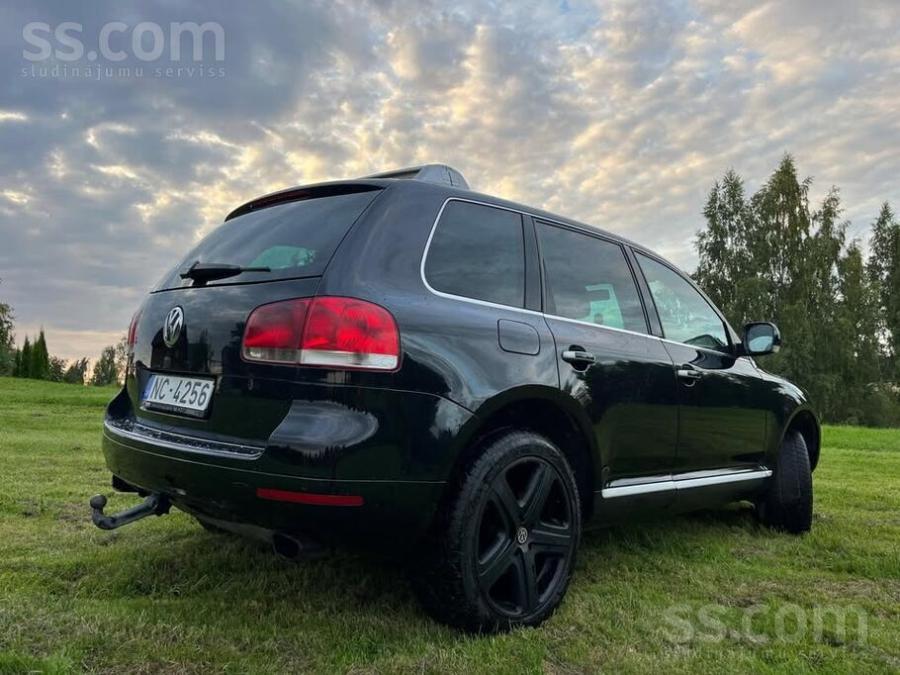 Black Volkswagen Touareg 2005 in Cesis, with an engine capacity of 2.50 L and mileage of 360 thousand km for 3200 €, photo 10 on AUTOMOTO.COM.LV