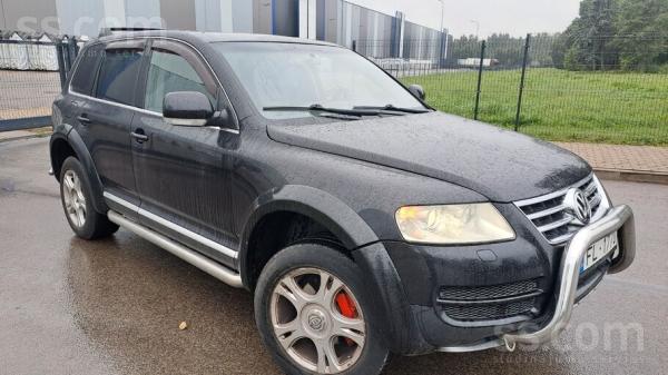 Melns Volkswagen Touareg 2005 Rīga, ar dzinēja tilpumu 3.00 L un nobraukumu 327 tūkst. km par 3200 €, foto 1 vietnē AUTOMOTO.COM.LV
