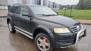 Melns Volkswagen Touareg 2005 Rīga, ar dzinēja tilpumu 3.00 L un nobraukumu 327 tūkst. km par 3200 €, foto  vietnē AUTOMOTO.COM.LV
