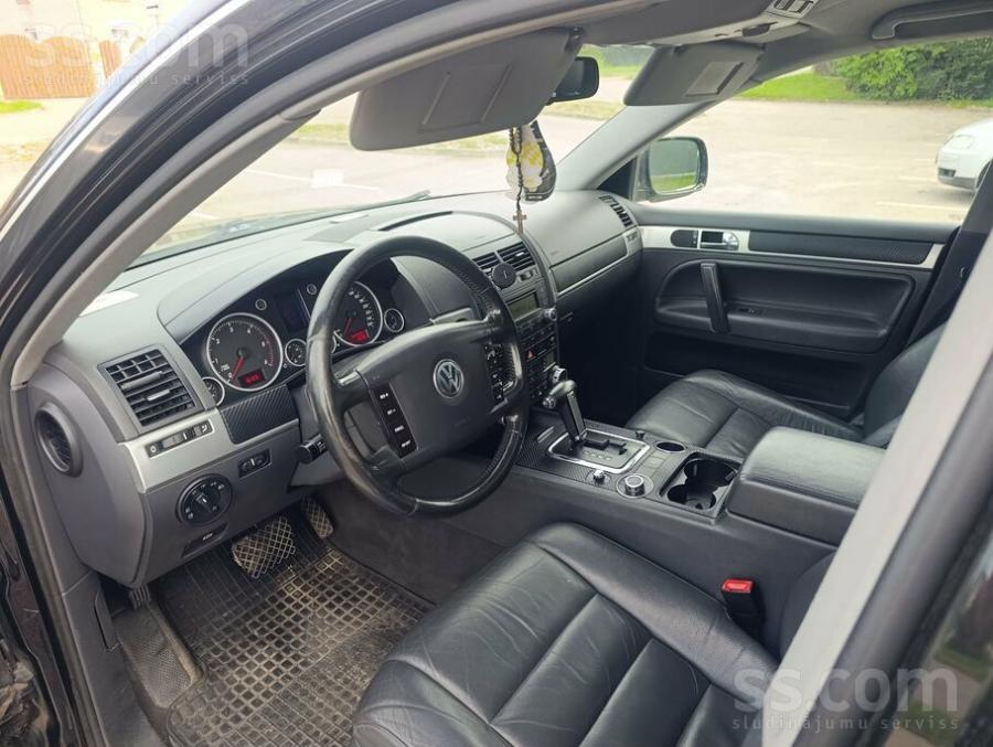 Melns Volkswagen Touareg 2005 Daugavpils, ar dzinēja tilpumu 3.00 L un nobraukumu 343 tūkst. km par 3400 €, foto 7 vietnē AUTOMOTO.COM.LV