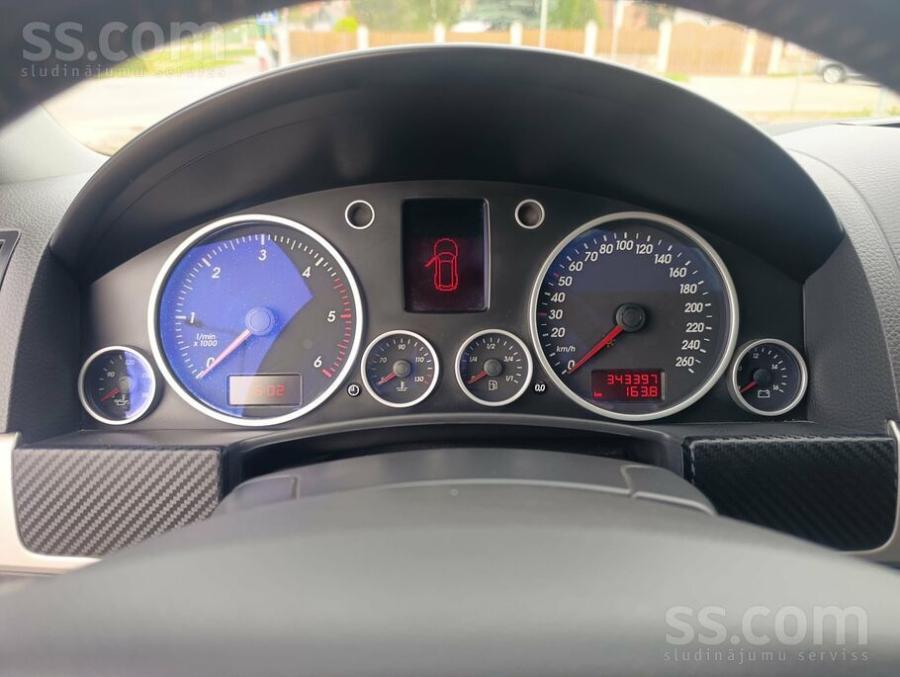 Melns Volkswagen Touareg 2005 Daugavpils, ar dzinēja tilpumu 3.00 L un nobraukumu 343 tūkst. km par 3400 €, foto 8 vietnē AUTOMOTO.COM.LV