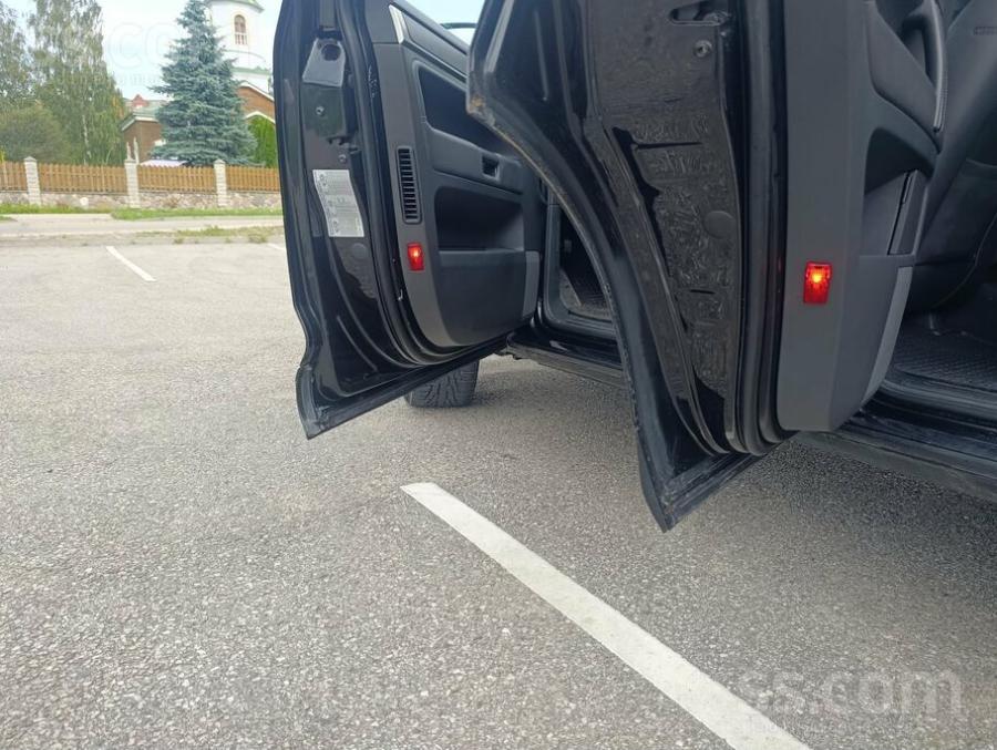Melns Volkswagen Touareg 2005 Daugavpils, ar dzinēja tilpumu 3.00 L un nobraukumu 343 tūkst. km par 3400 €, foto 10 vietnē AUTOMOTO.COM.LV