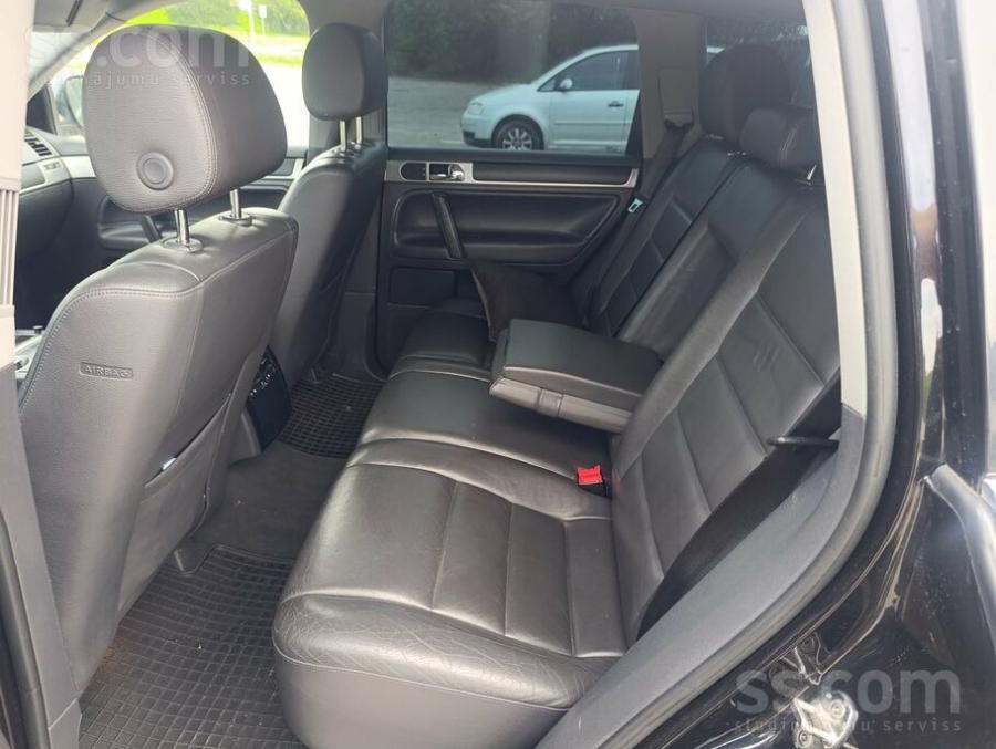 Melns Volkswagen Touareg 2005 Daugavpils, ar dzinēja tilpumu 3.00 L un nobraukumu 343 tūkst. km par 3400 €, foto 11 vietnē AUTOMOTO.COM.LV