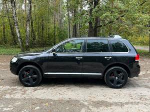Melns Volkswagen Touareg 2005 Rīga, ar dzinēja tilpumu 2.50 L un nobraukumu 0 tūkst. km par 3799 €, foto 3 vietnē AUTOMOTO.COM.LV