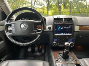 Melns Volkswagen Touareg 2005 Rīga, ar dzinēja tilpumu 2.50 L un nobraukumu 0 tūkst. km par 3799 €, foto 14 vietnē AUTOMOTO.COM.LV