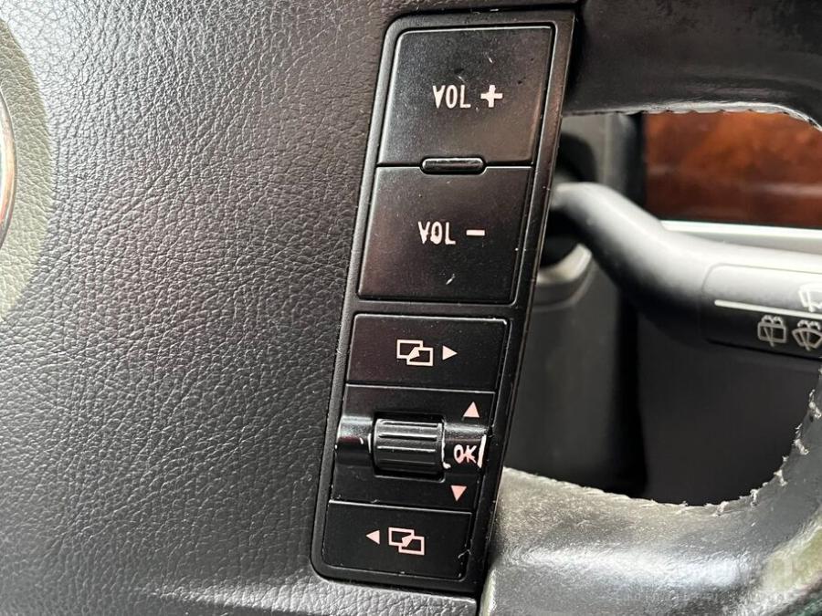 Melns Volkswagen Touareg 2005 Rīga, ar dzinēja tilpumu 2.50 L un nobraukumu 0 tūkst. km par 3799 €, foto 15 vietnē AUTOMOTO.COM.LV