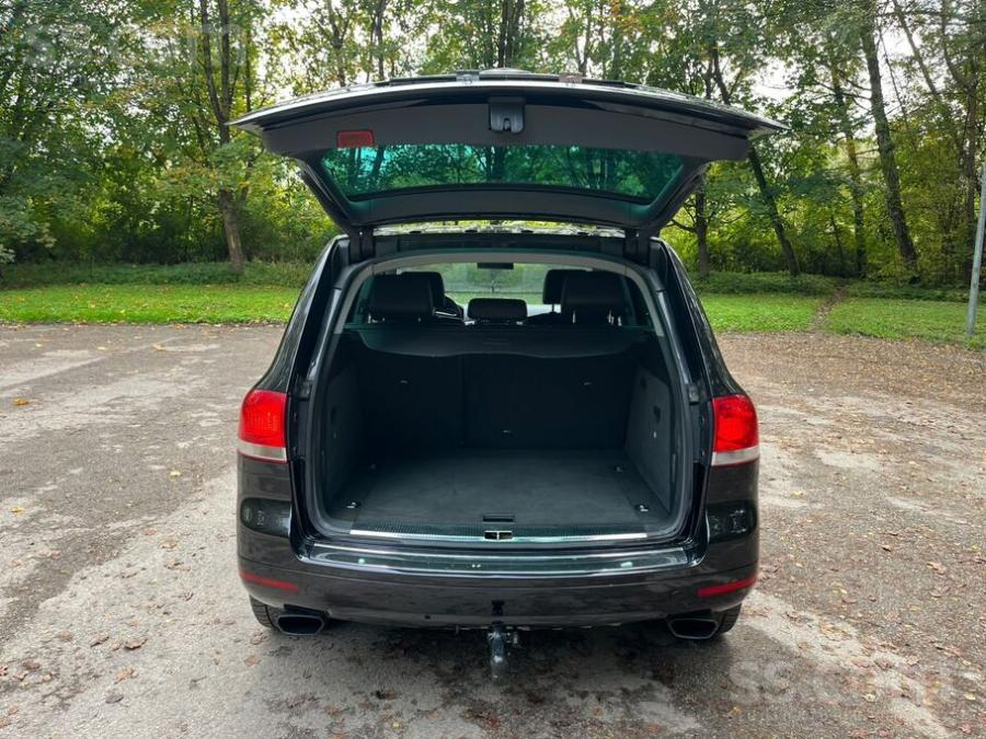 Melns Volkswagen Touareg 2005 Rīga, ar dzinēja tilpumu 2.50 L un nobraukumu 0 tūkst. km par 3799 €, foto 26 vietnē AUTOMOTO.COM.LV