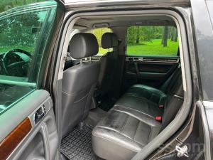 Melns Volkswagen Touareg 2005 Rīga, ar dzinēja tilpumu 2.50 L un nobraukumu 0 tūkst. km par 3799 €, foto 27 vietnē AUTOMOTO.COM.LV